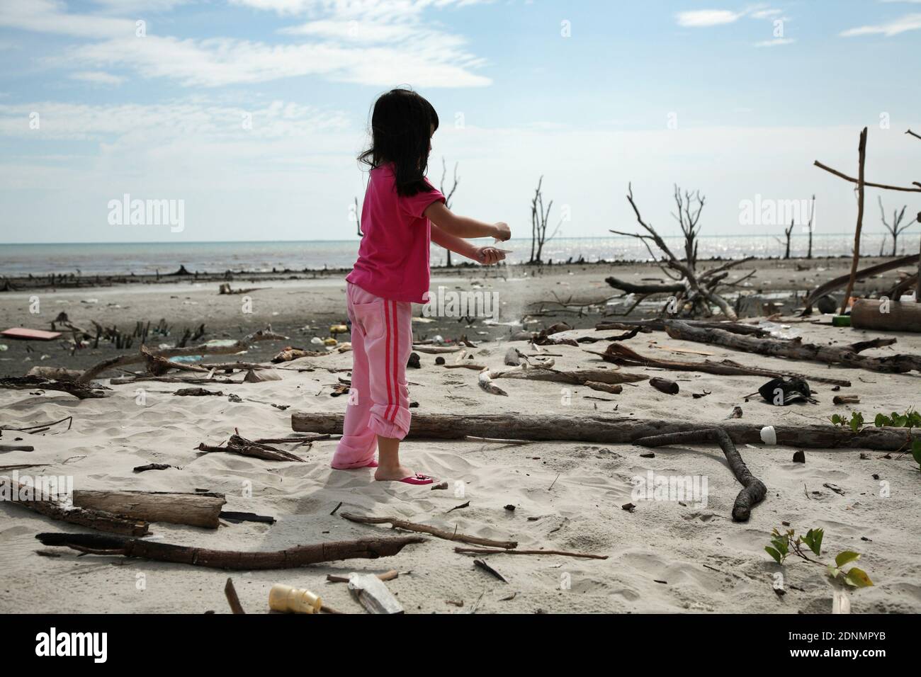 Spilling pollution hi-res stock photography and images - Alamy