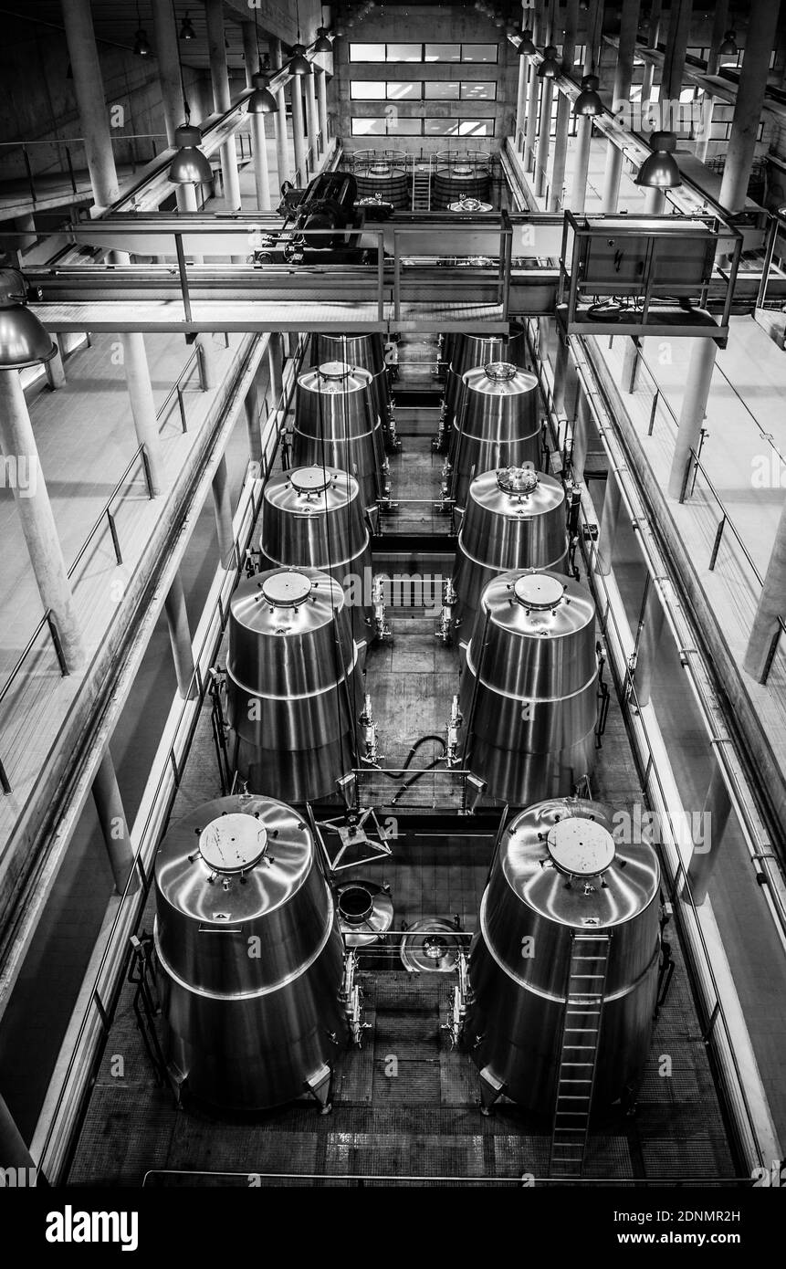 Black silos hi-res stock photography and images - Alamy