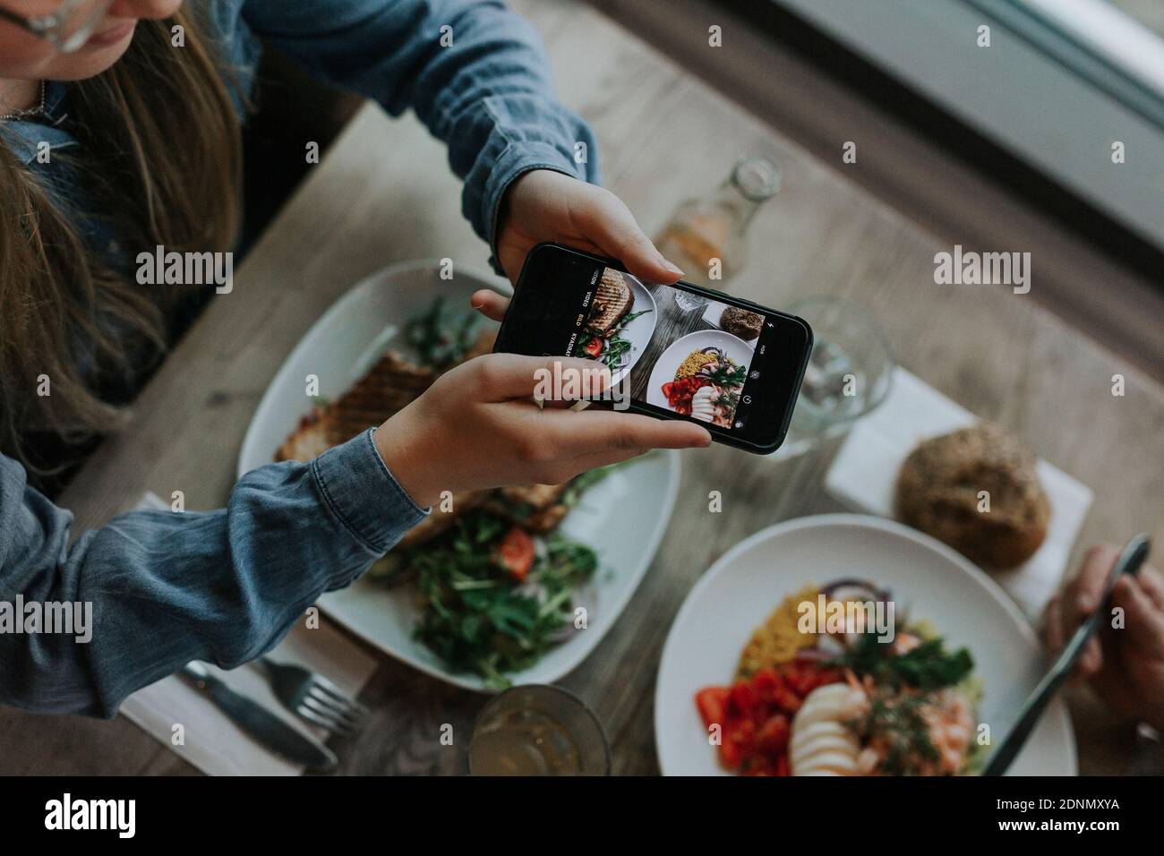 Photographing food hi-res stock photography and images - Alamy