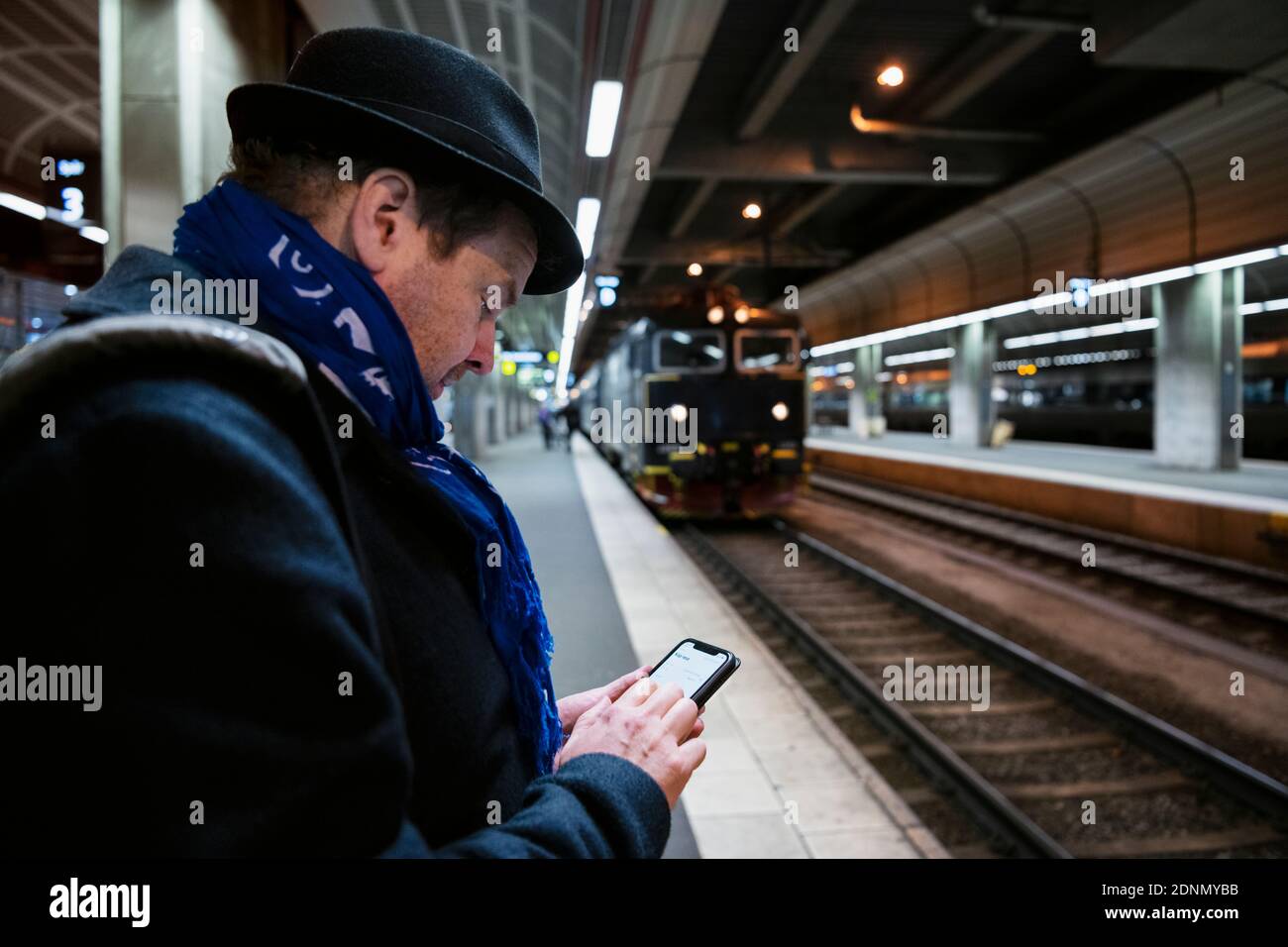 Man standing on train station platform Stock Photo - Alamy