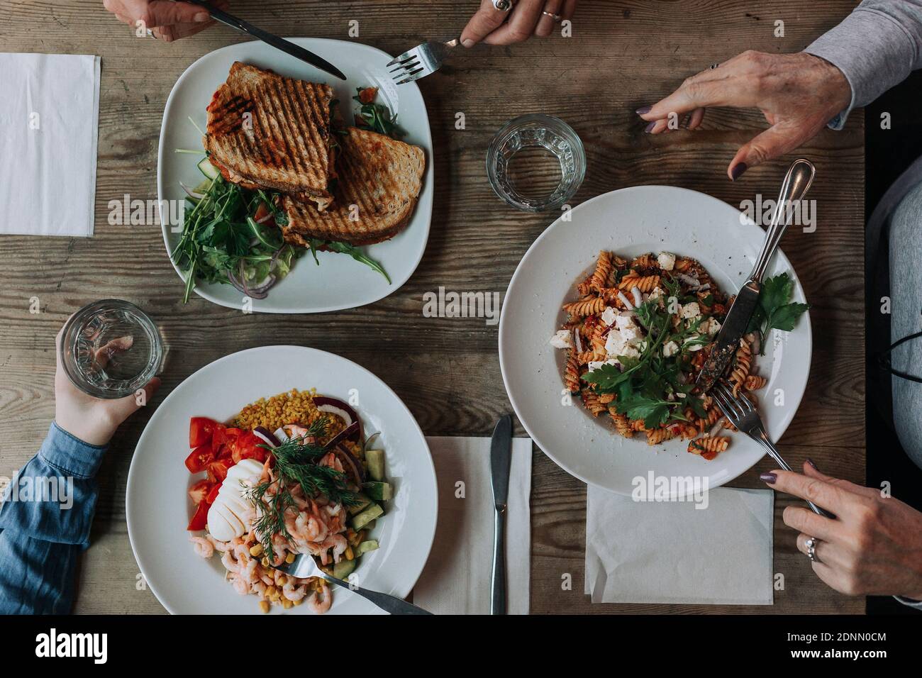 Part restaurant table ready hi-res stock photography and images - Alamy
