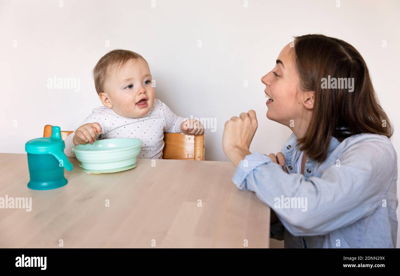 Mother food children hi-res stock photography and images - Alamy