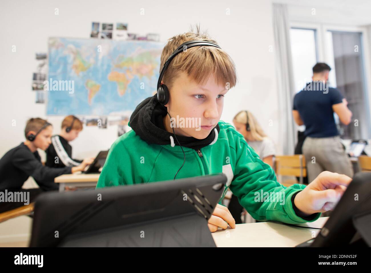 Digital in classroom hi-res stock photography and images - Alamy