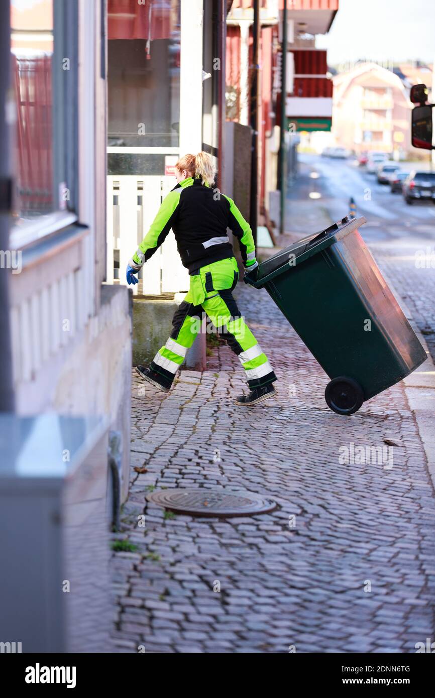 Dustbin day hi-res stock photography and images - Alamy