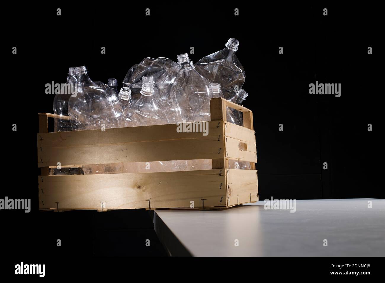Plastic crate table hi-res stock photography and images - Alamy