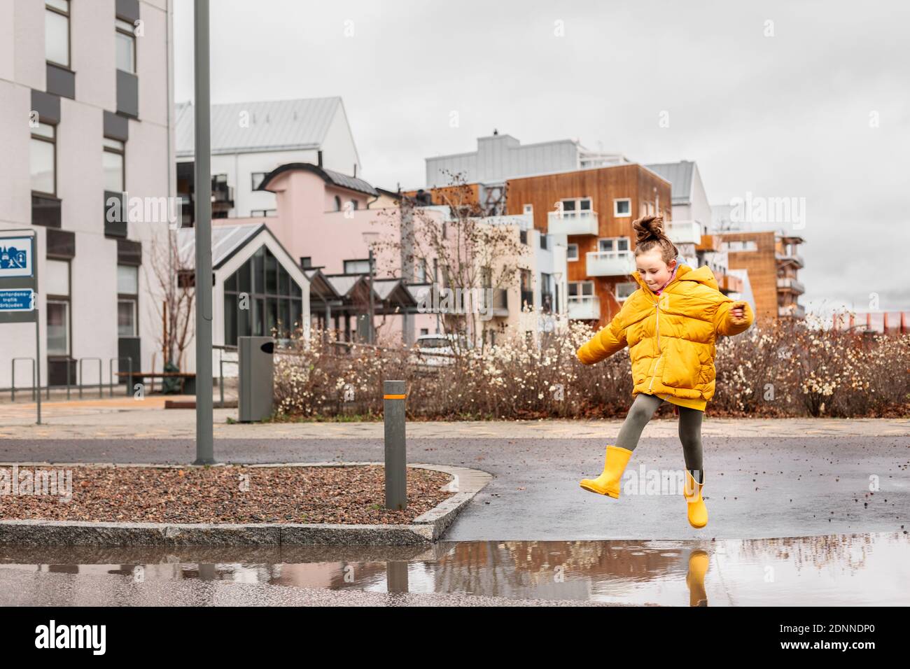 Puddle jump hi-res stock photography and images - Alamy
