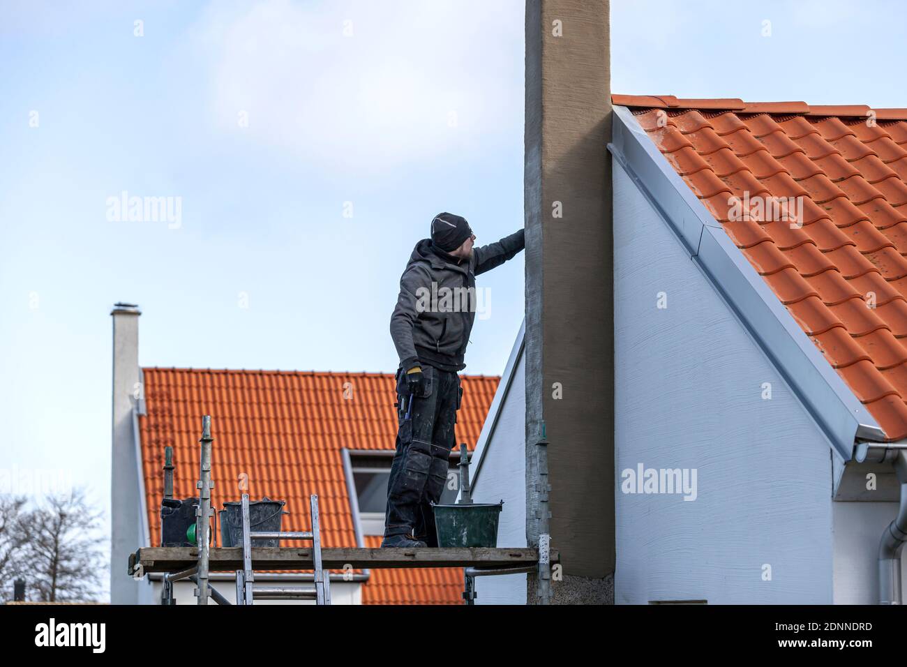 Man plastering chimney hi-res stock photography and images - Alamy