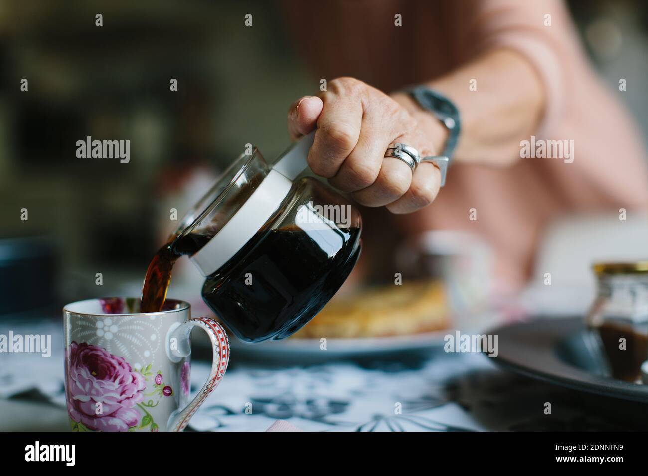 Hand pouring coffee Stock Photo - Alamy