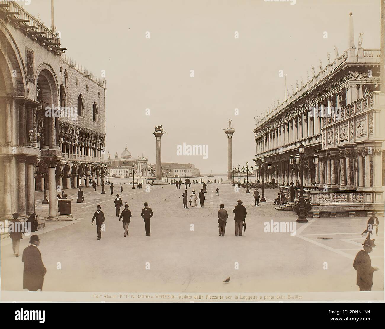 Veduta della piazzetta con la loggetta e parte della basilica hi-res ...