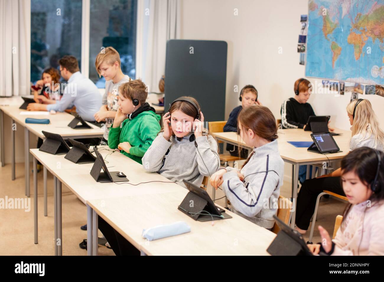 Children digital classroom hi-res stock photography and images - Alamy