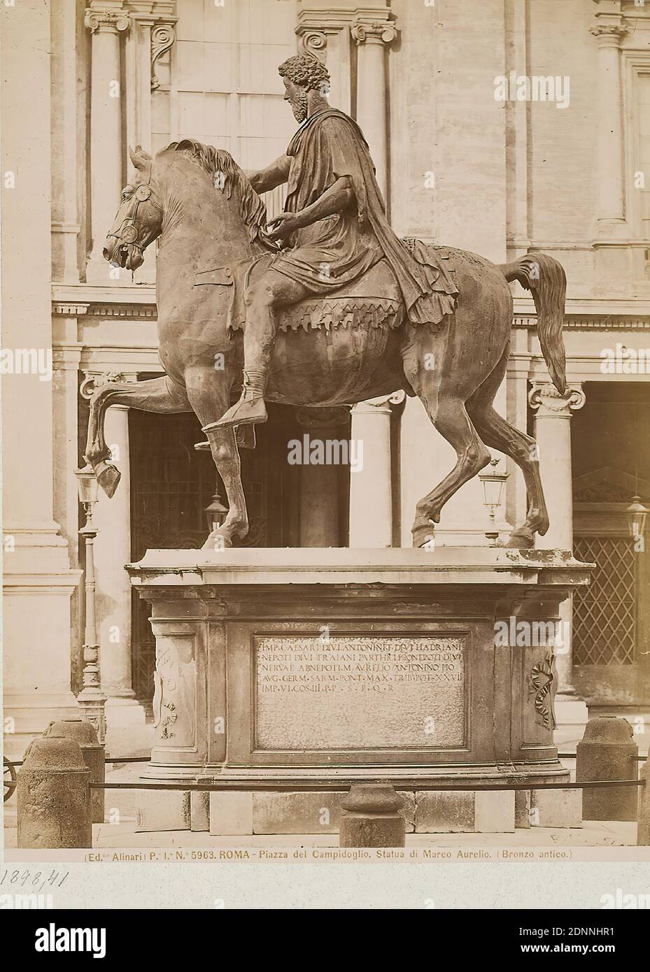 Statue of mark aurel hi-res stock photography and images - Alamy
