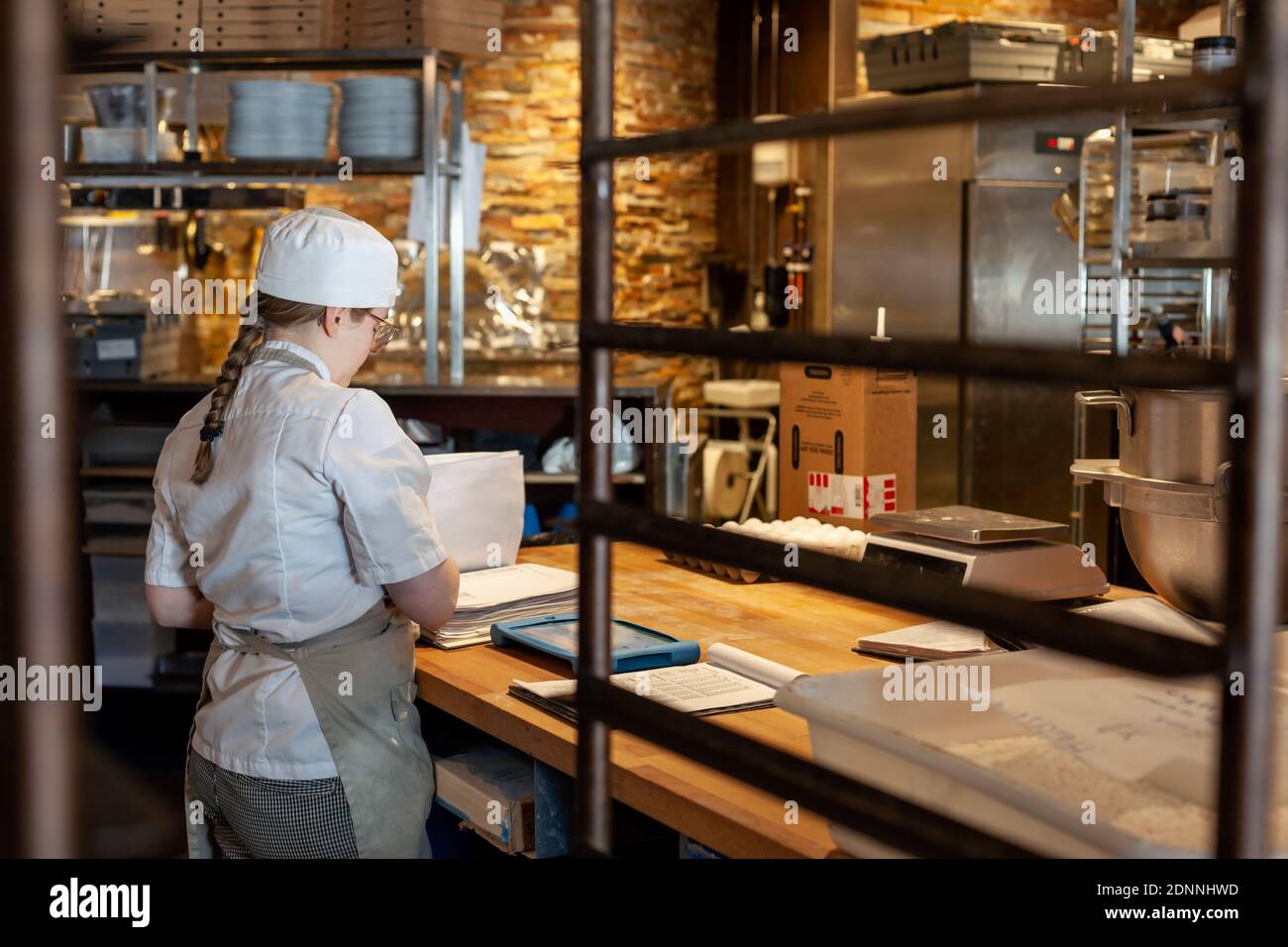 Female baker in bakery Stock Photo - Alamy