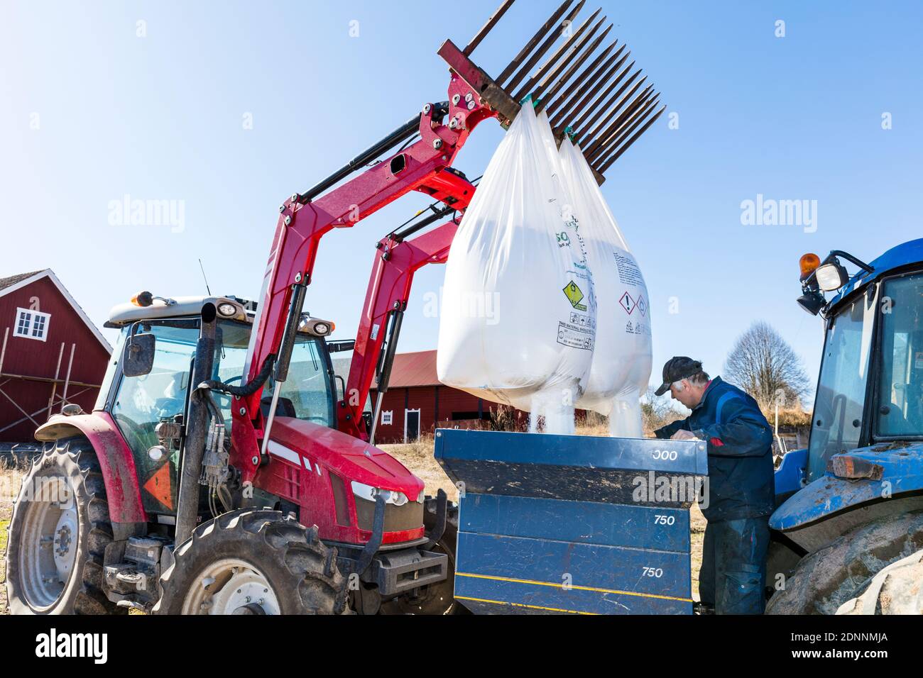 Farmer preparing fertilizers Stock Photo - Alamy