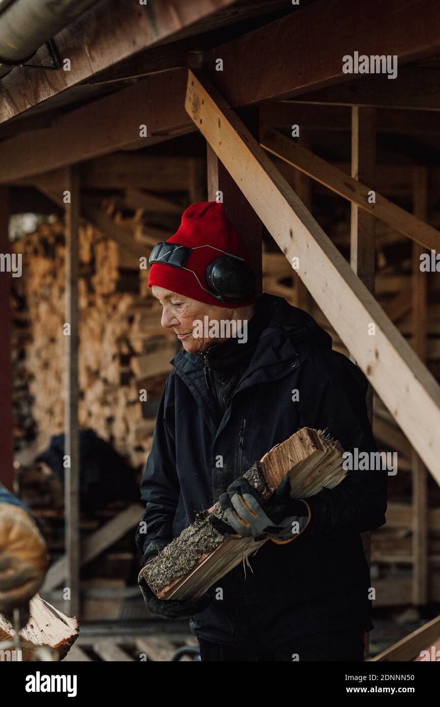 Firewood shed hi-res stock photography and images - Alamy