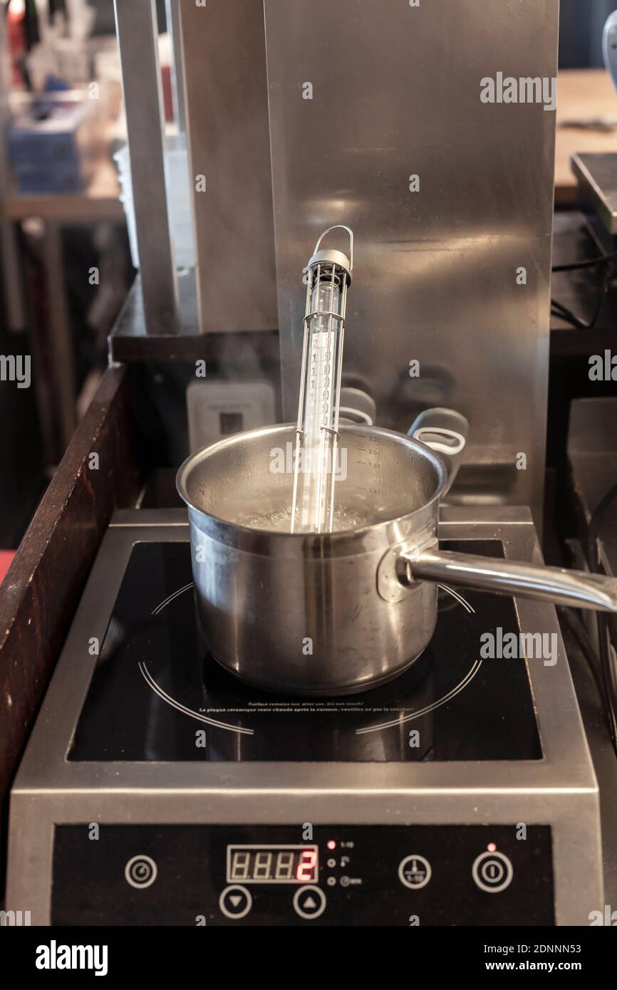 Food thermometer hi-res stock photography and images - Alamy