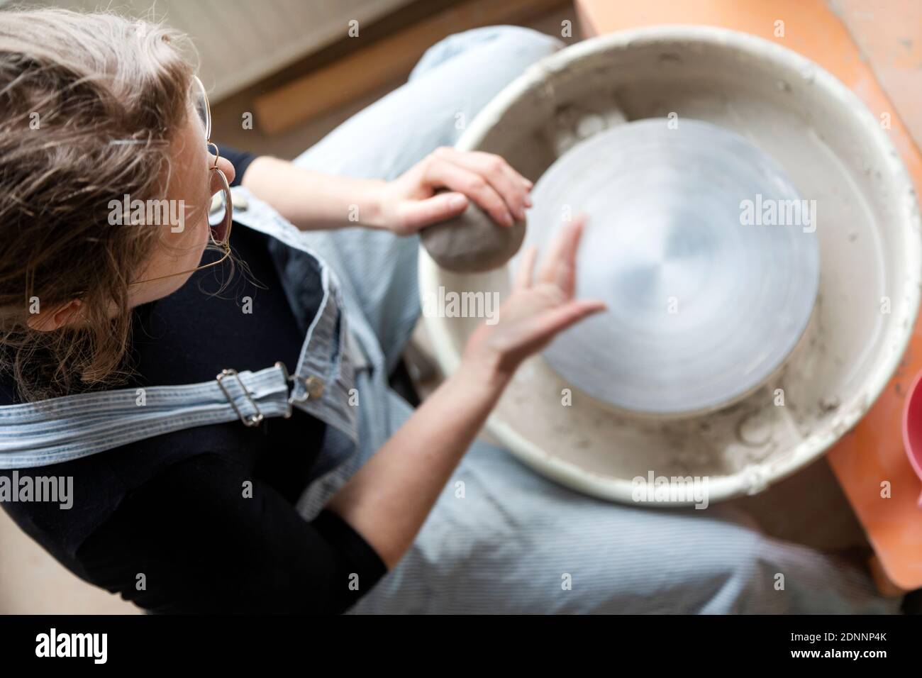 Using potters wheel hi-res stock photography and images - Alamy