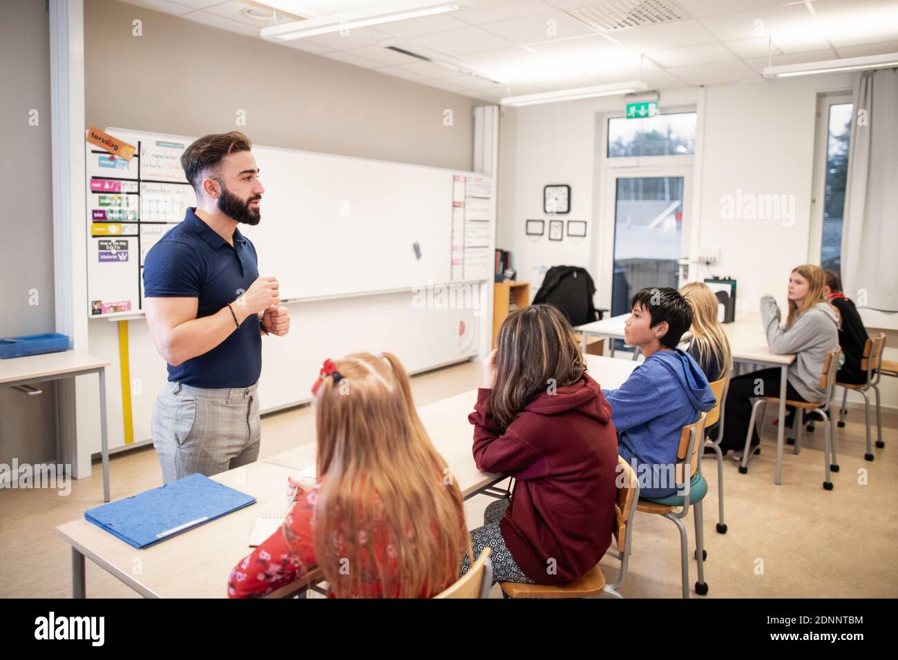 School children classroom teacher hi-res stock photography and images ...