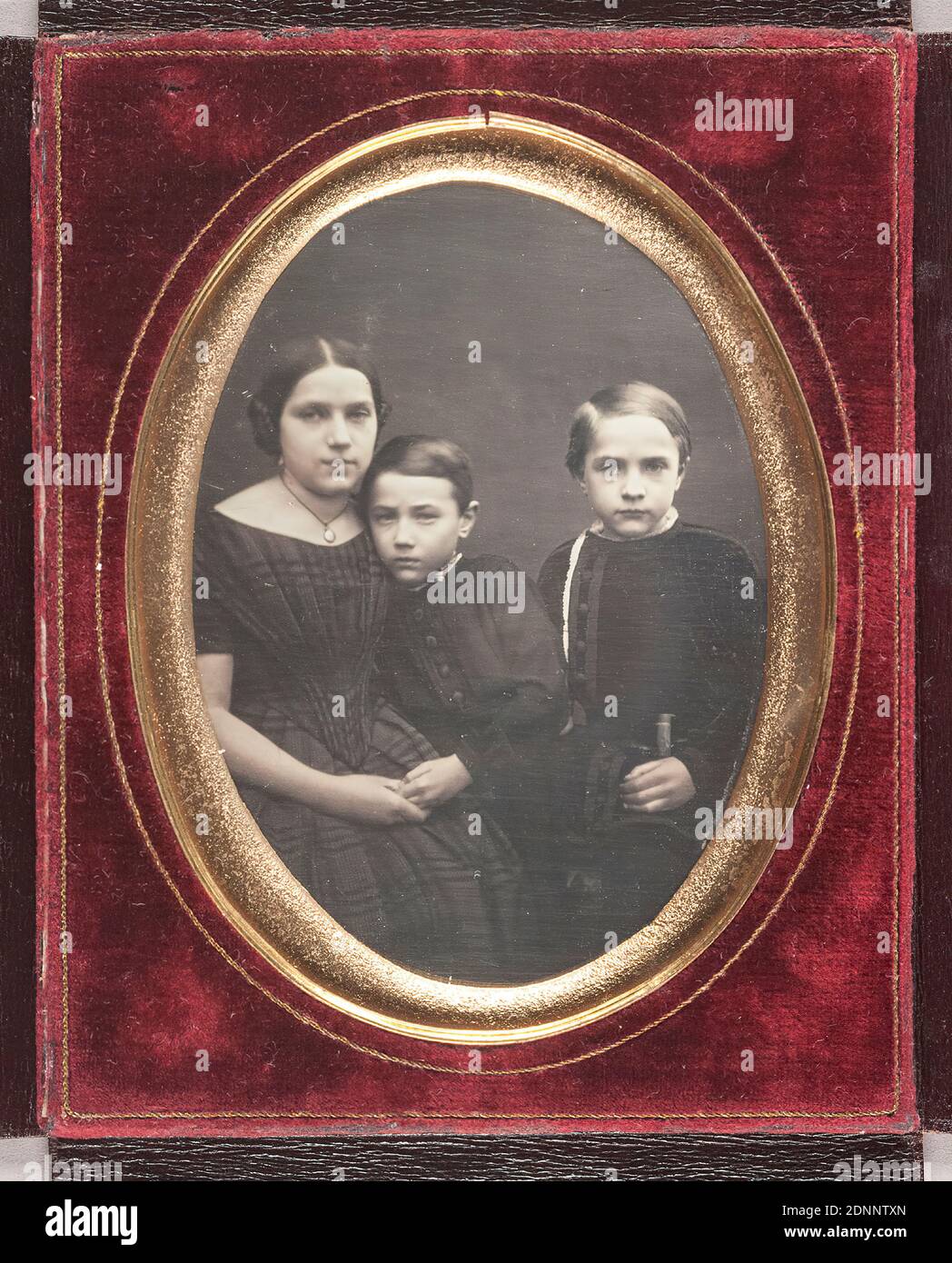 Young woman with two children, daguerreotype, image size: height: 10,20 ...