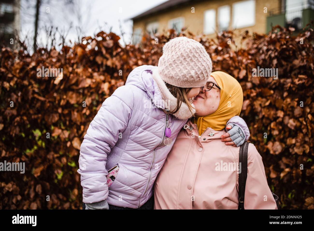 Age gap kiss hi-res stock photography and images - Alamy