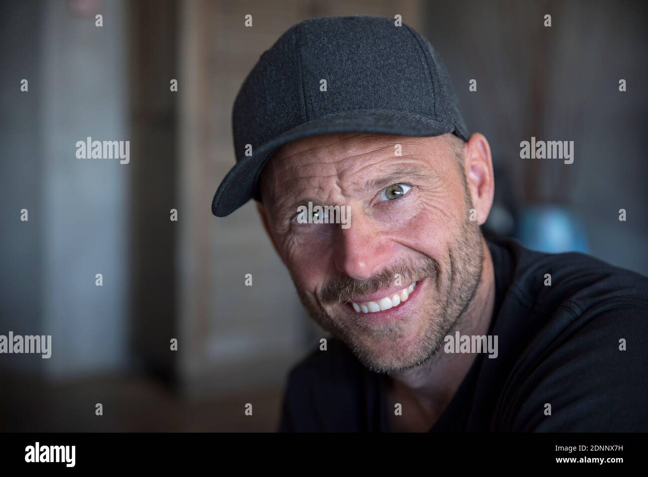 Portrait of smiling man Stock Photo - Alamy