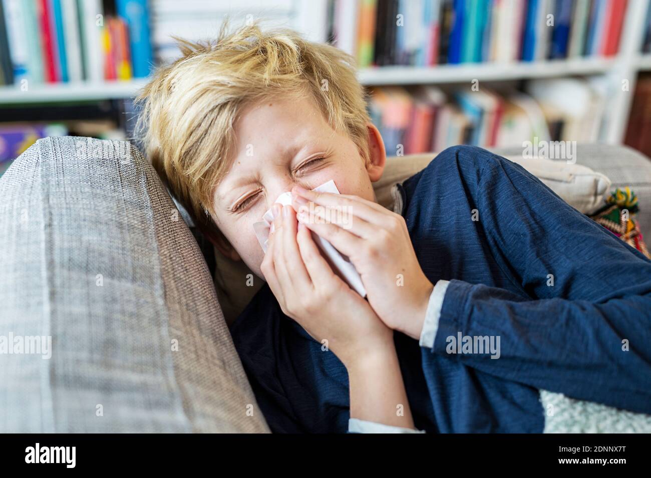 Sick boy 10 hi-res stock photography and images - Alamy