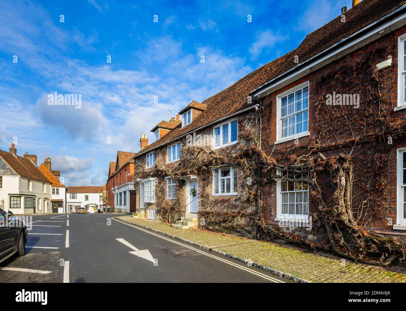 English cottage style terraced housing hi-res stock photography and ...