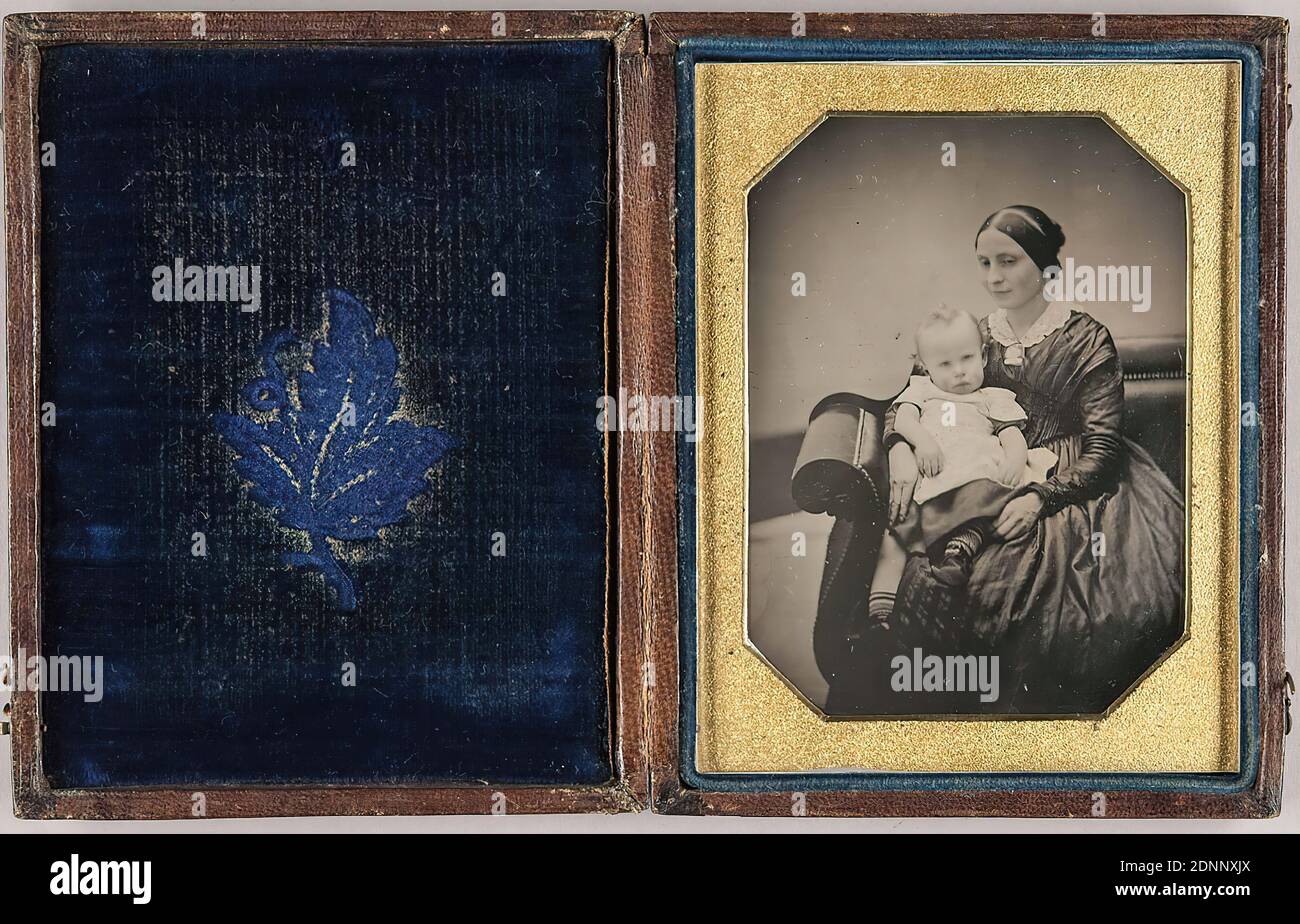 mother with child, daguerreotype, image size: height: 10,50 cm; width ...