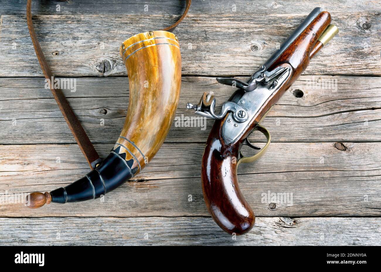 Old flintlock pistol hi-res stock photography and images - Alamy