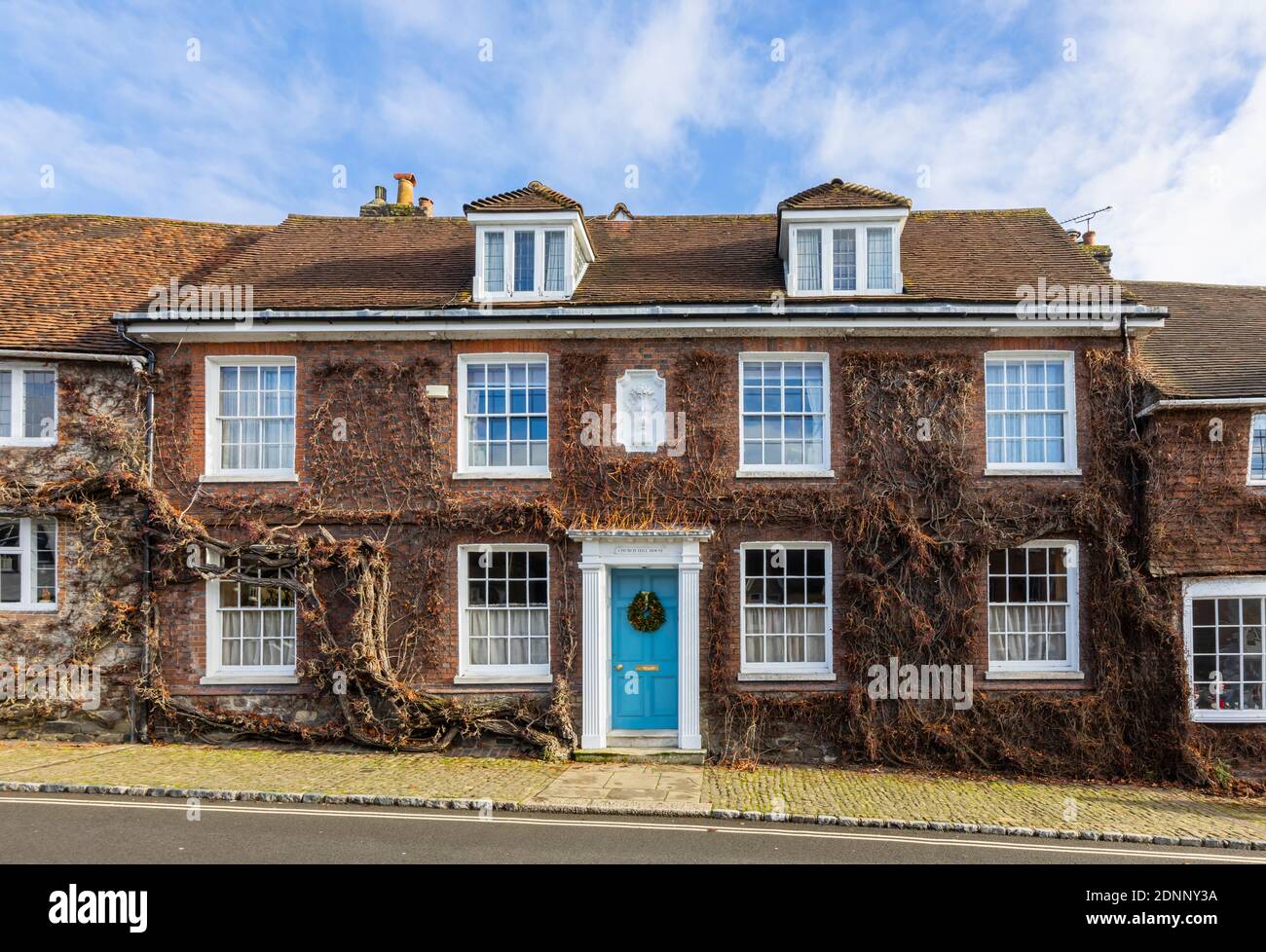 English cottage style terraced housing hi-res stock photography and ...