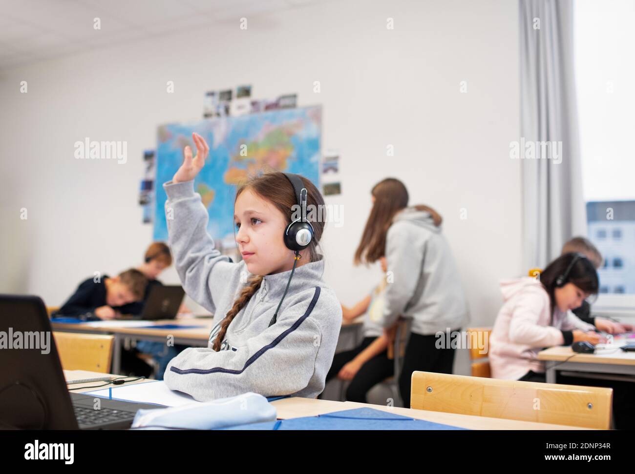 Children raising hand classroom hi-res stock photography and images - Alamy