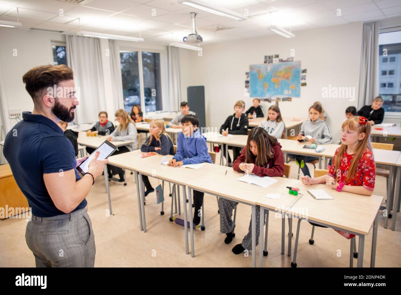 Adult classroom hi-res stock photography and images - Alamy