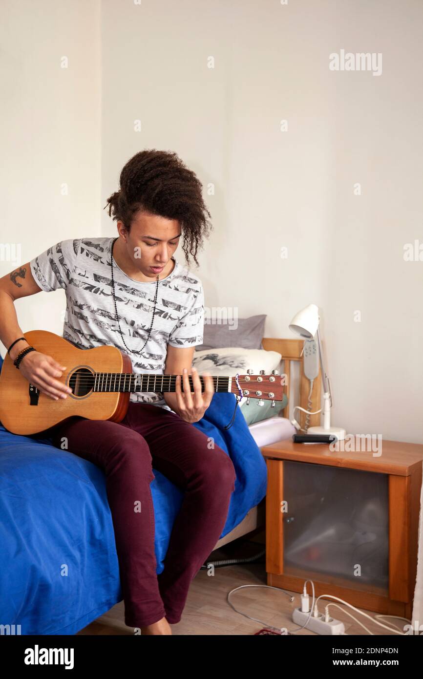 Three men playing music hi-res stock photography and images - Alamy