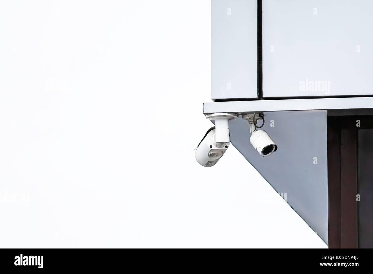 How to install security camera hi-res stock photography and images - Alamy