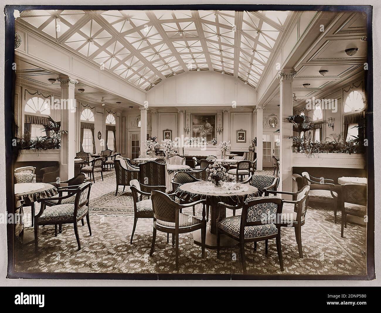 Ships interior hi-res stock photography and images - Alamy