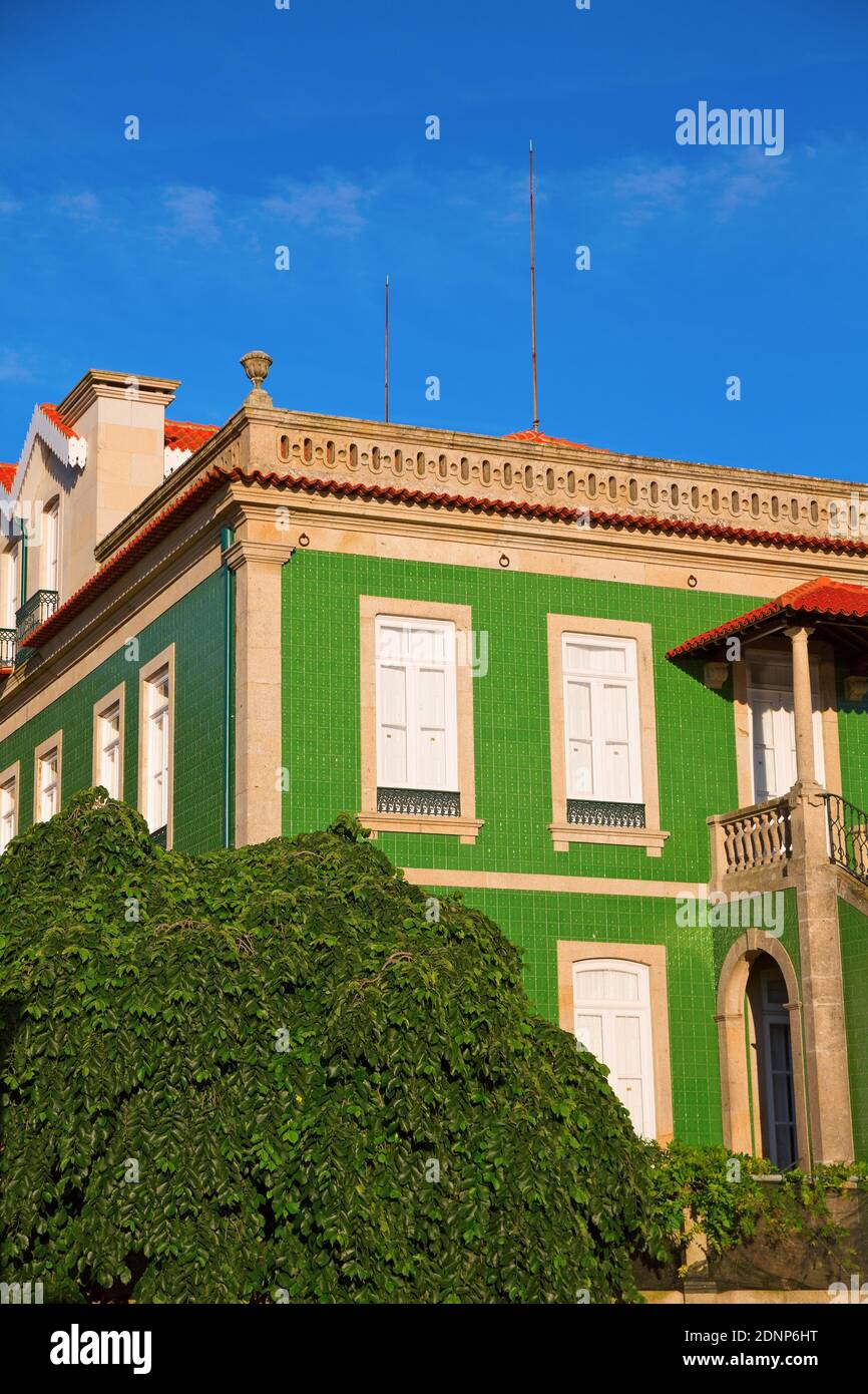 Glazed tile edge hi-res stock photography and images - Alamy