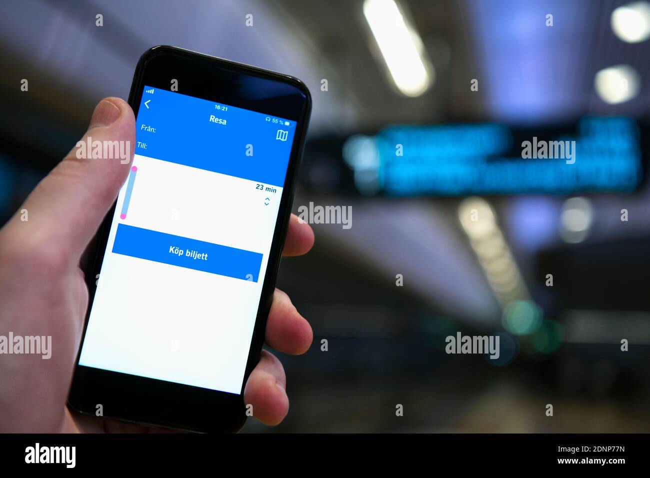 Hand holding cell phone Stock Photo - Alamy