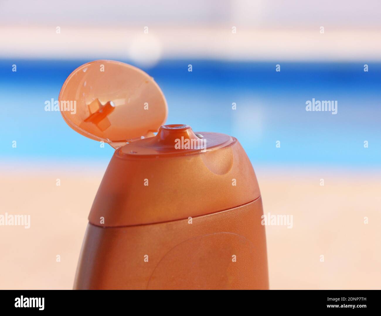 Solar cream hi-res stock photography and images - Alamy