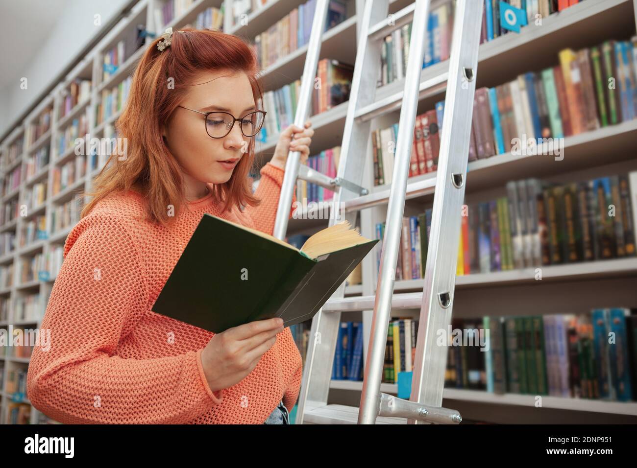 Library ladder reading hi-res stock photography and images - Alamy