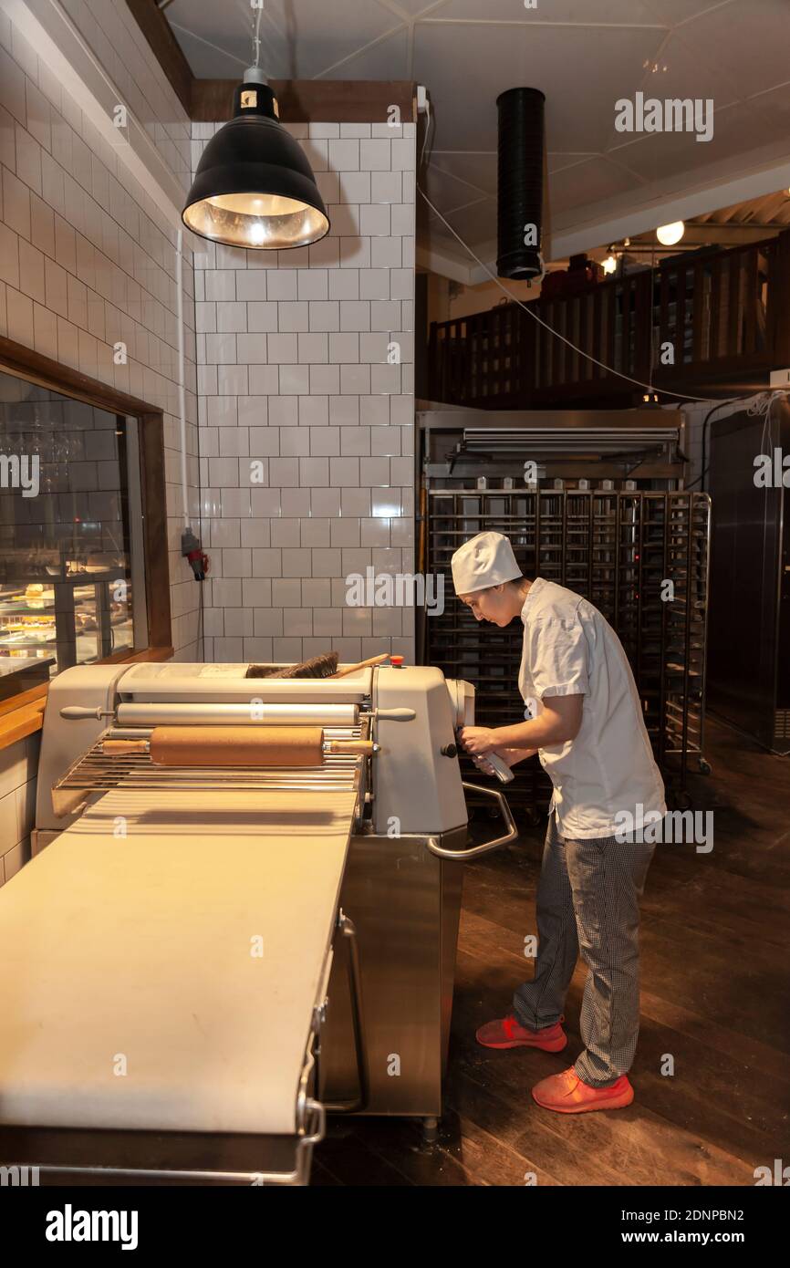 Baker at work hi-res stock photography and images - Alamy