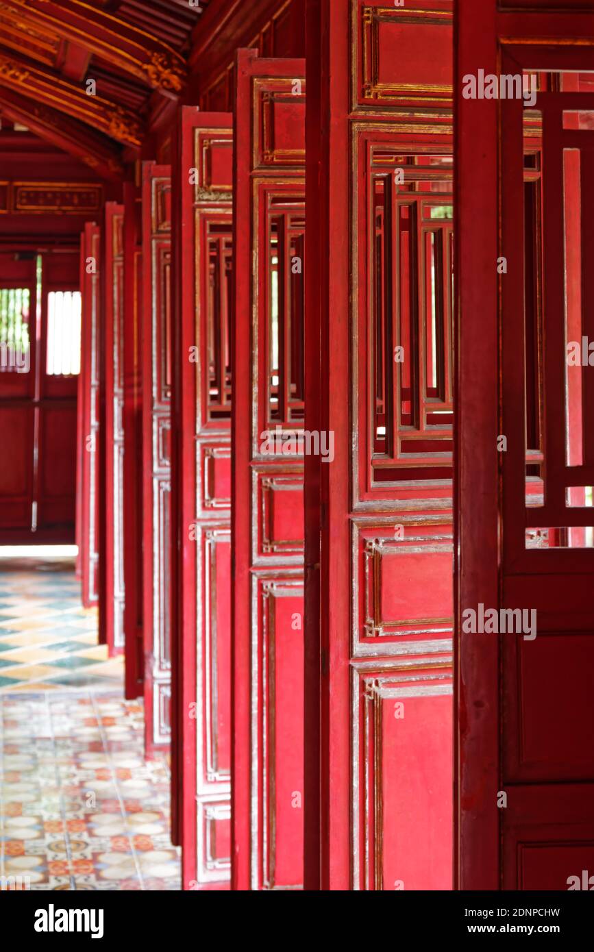 Row doors hallway hi-res stock photography and images - Alamy