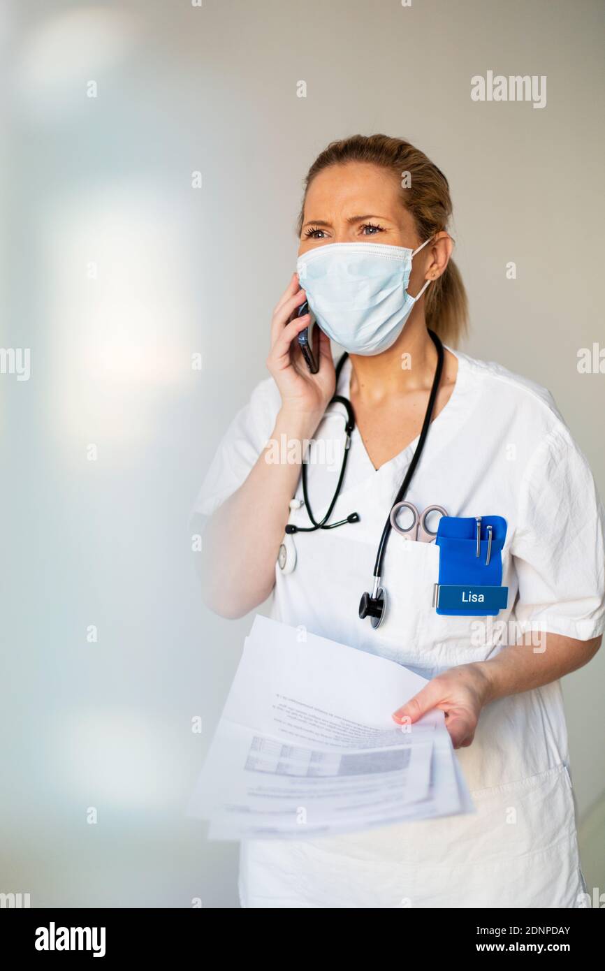 Female doctor on the phone Stock Photo - Alamy