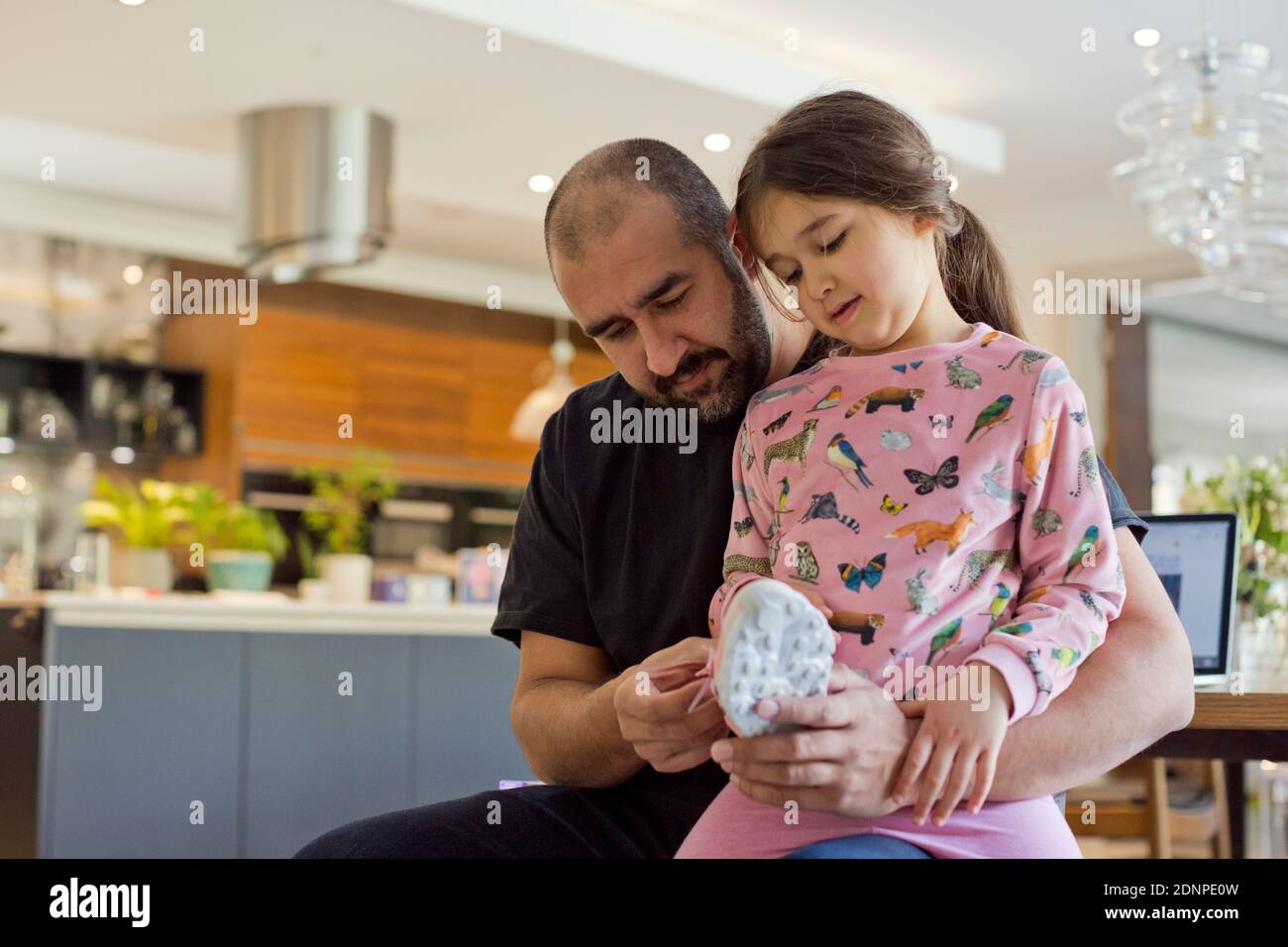Father helping daughter to put shoes on Stock Photo - Alamy Father helping daughter to put shoes on Stock Photo - Alamy