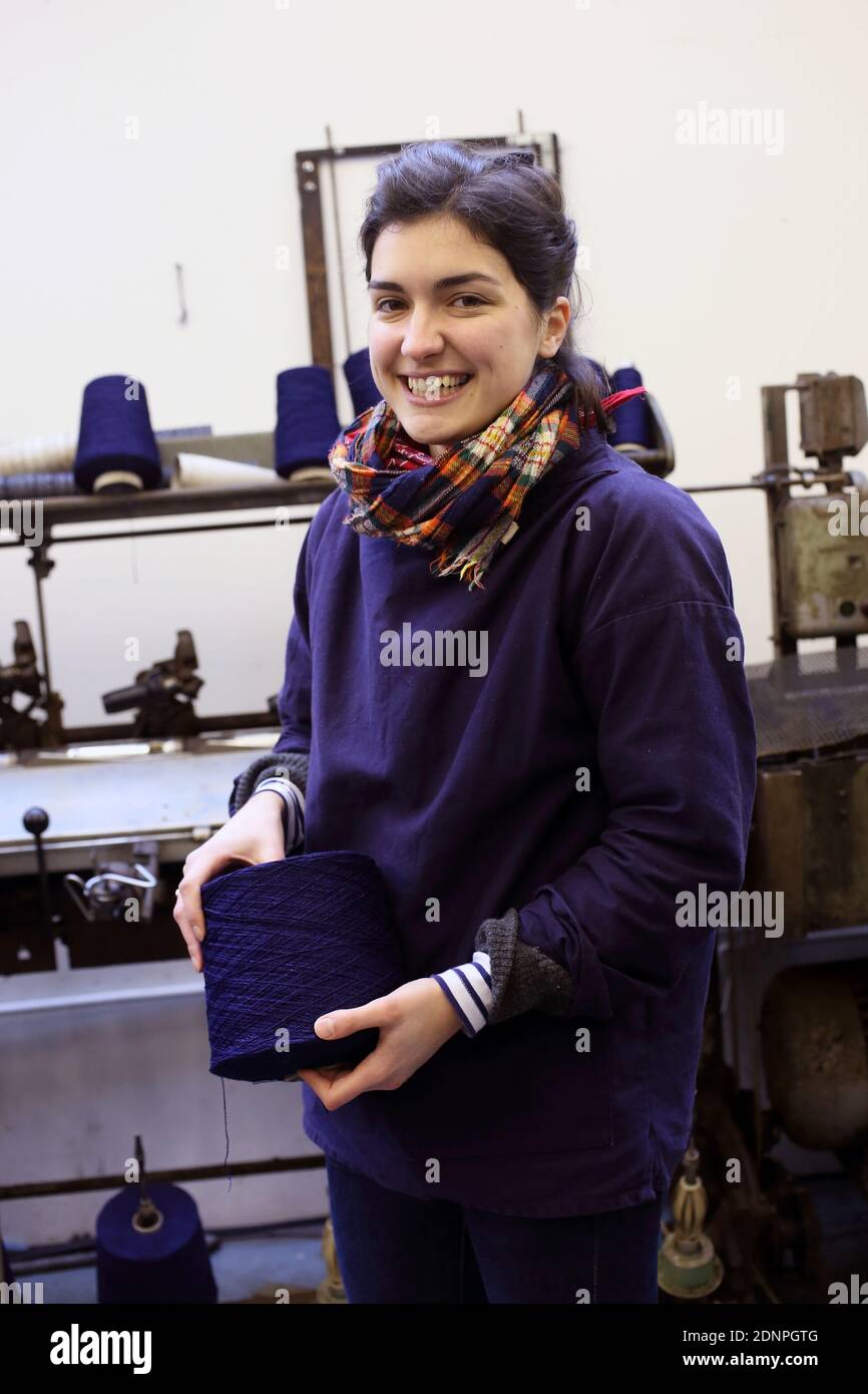 Wool mill woman hi-res stock photography and images - Alamy