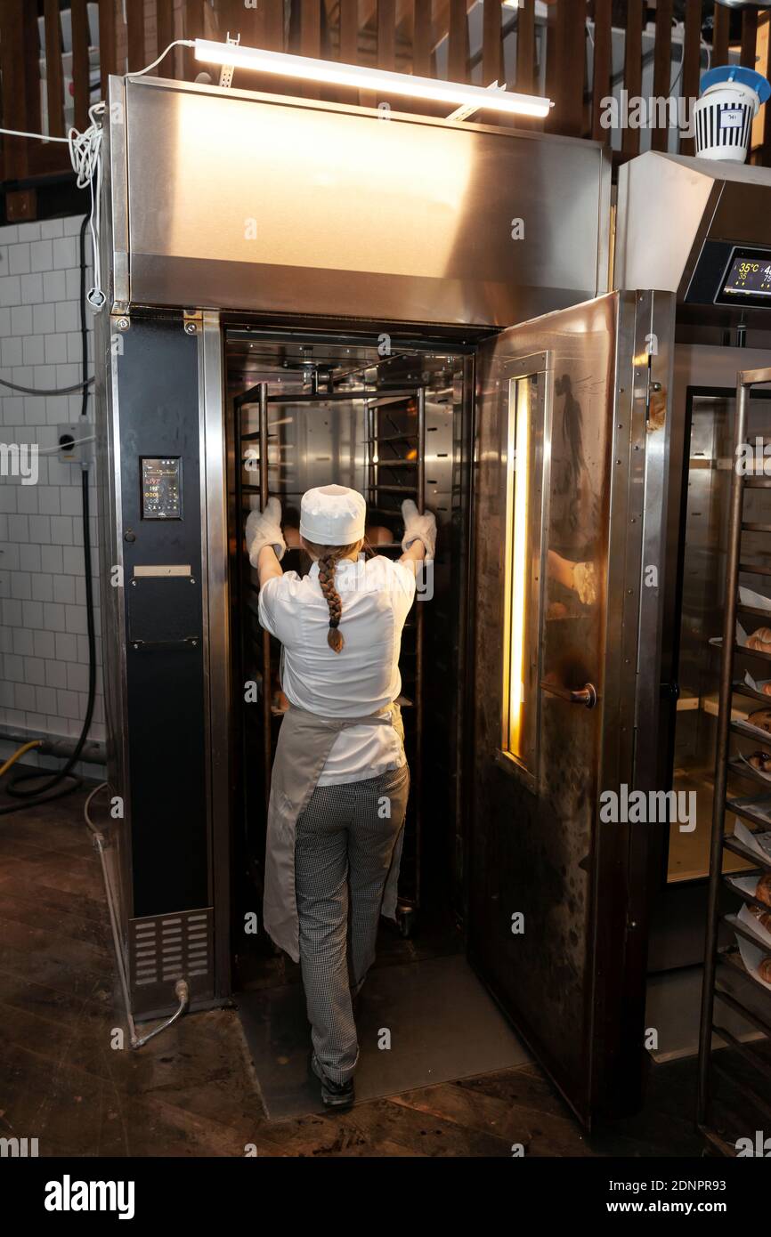 Female baker in bakery Stock Photo - Alamy