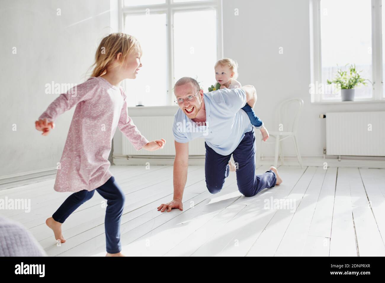 Father son daughter children family hi-res stock photography and images ...