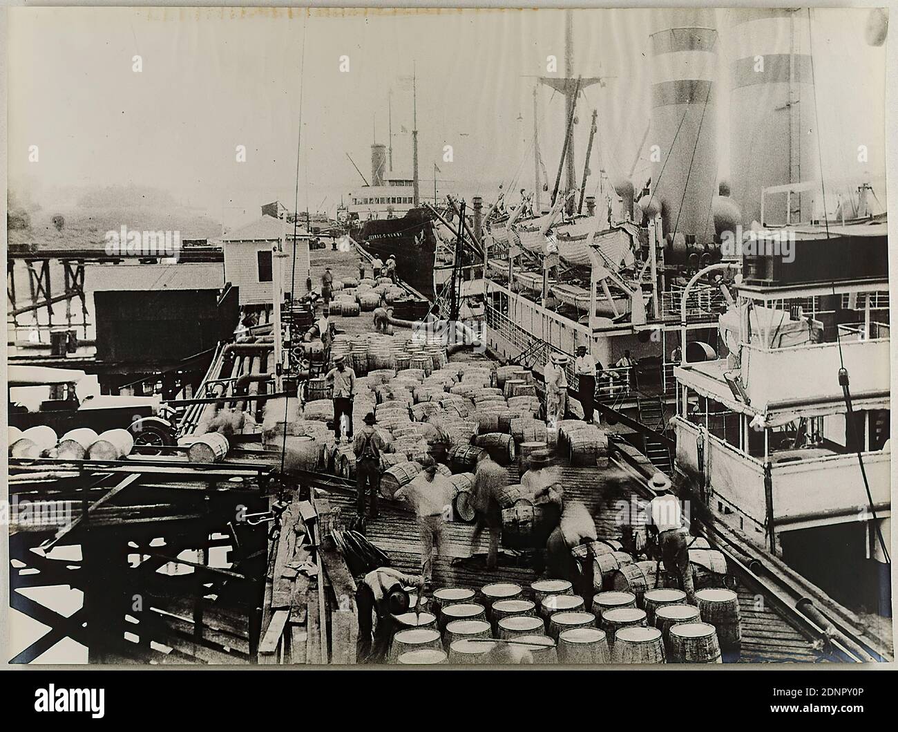 General cargo ships hi-res stock photography and images - Alamy