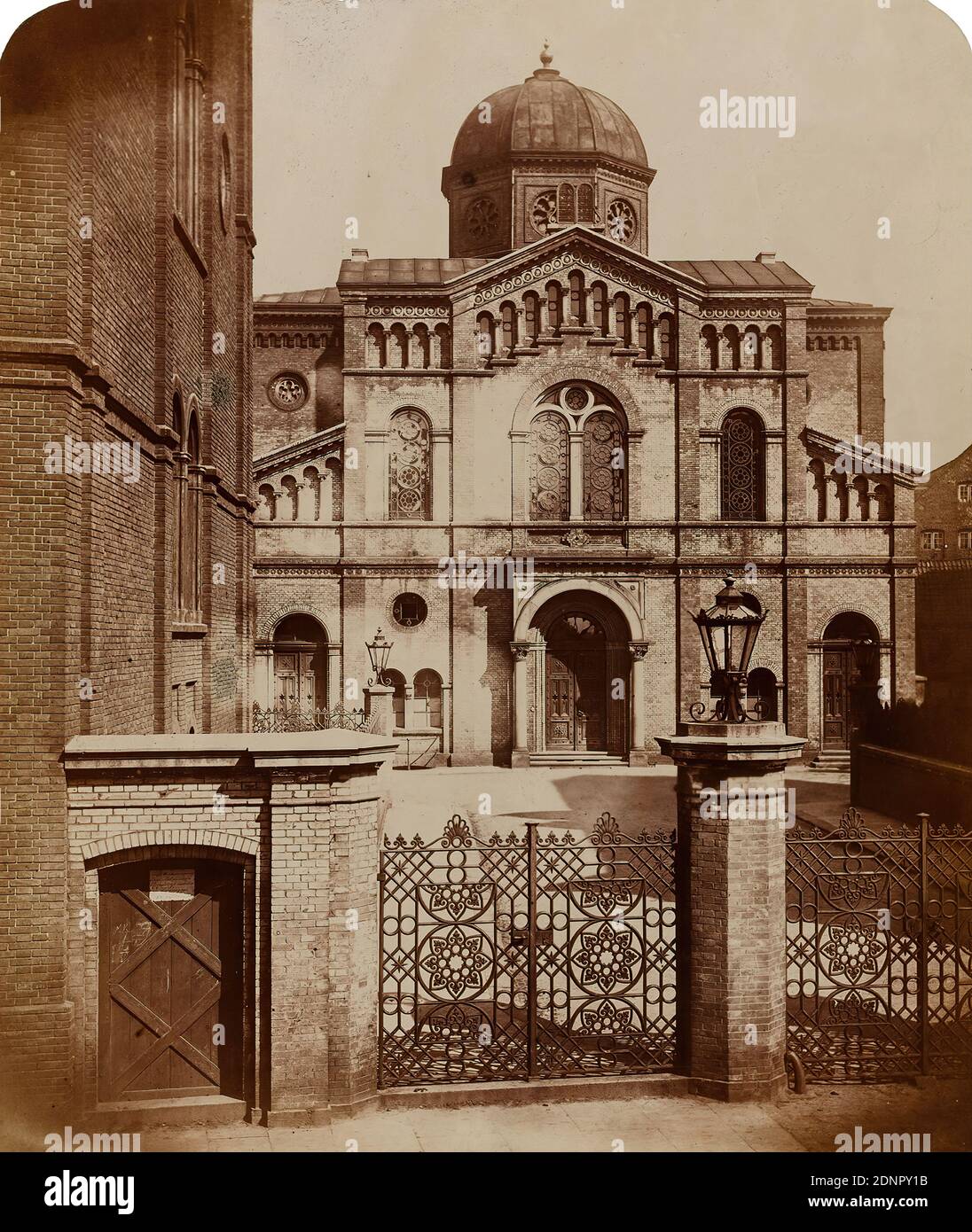Wilhelm Champés, Synagogue Kohlhöfen, Hamburg, albumin paper, black and ...
