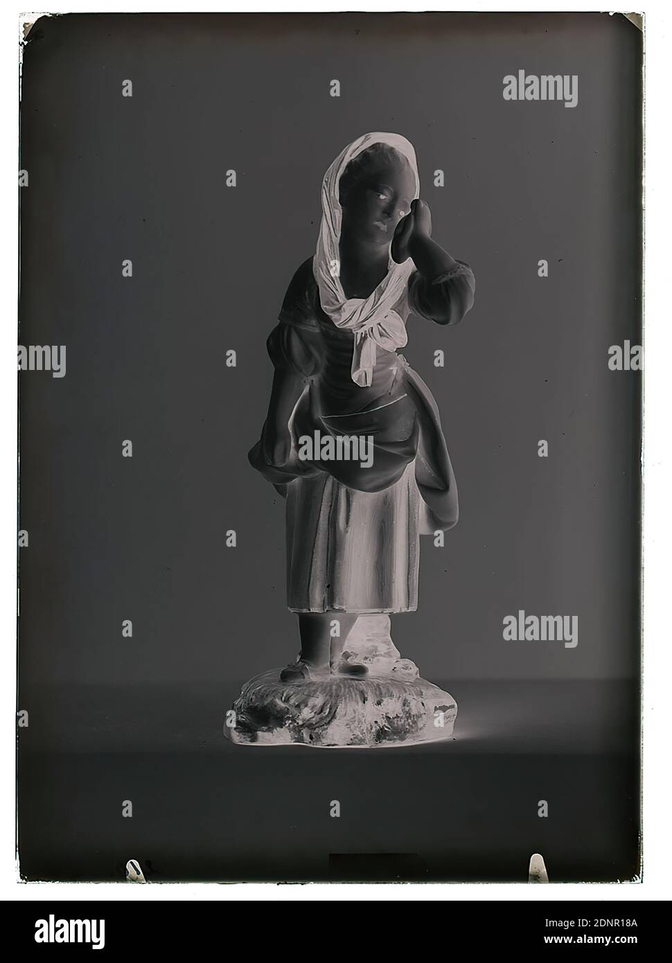 White girl in black hi-res stock photography and images - Alamy