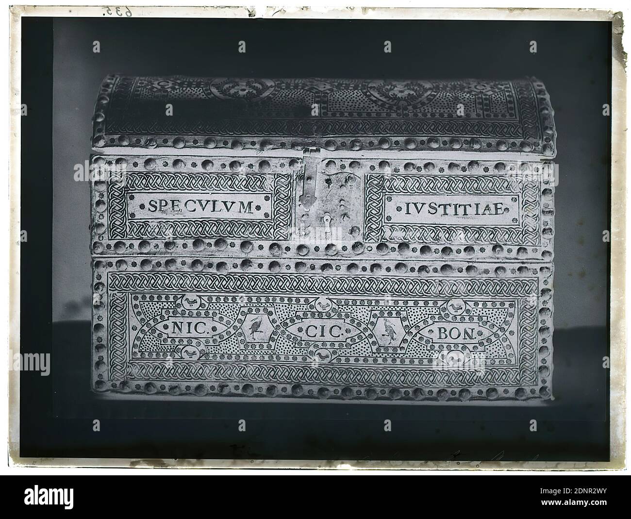 Chest box hi-res stock photography and images - Alamy