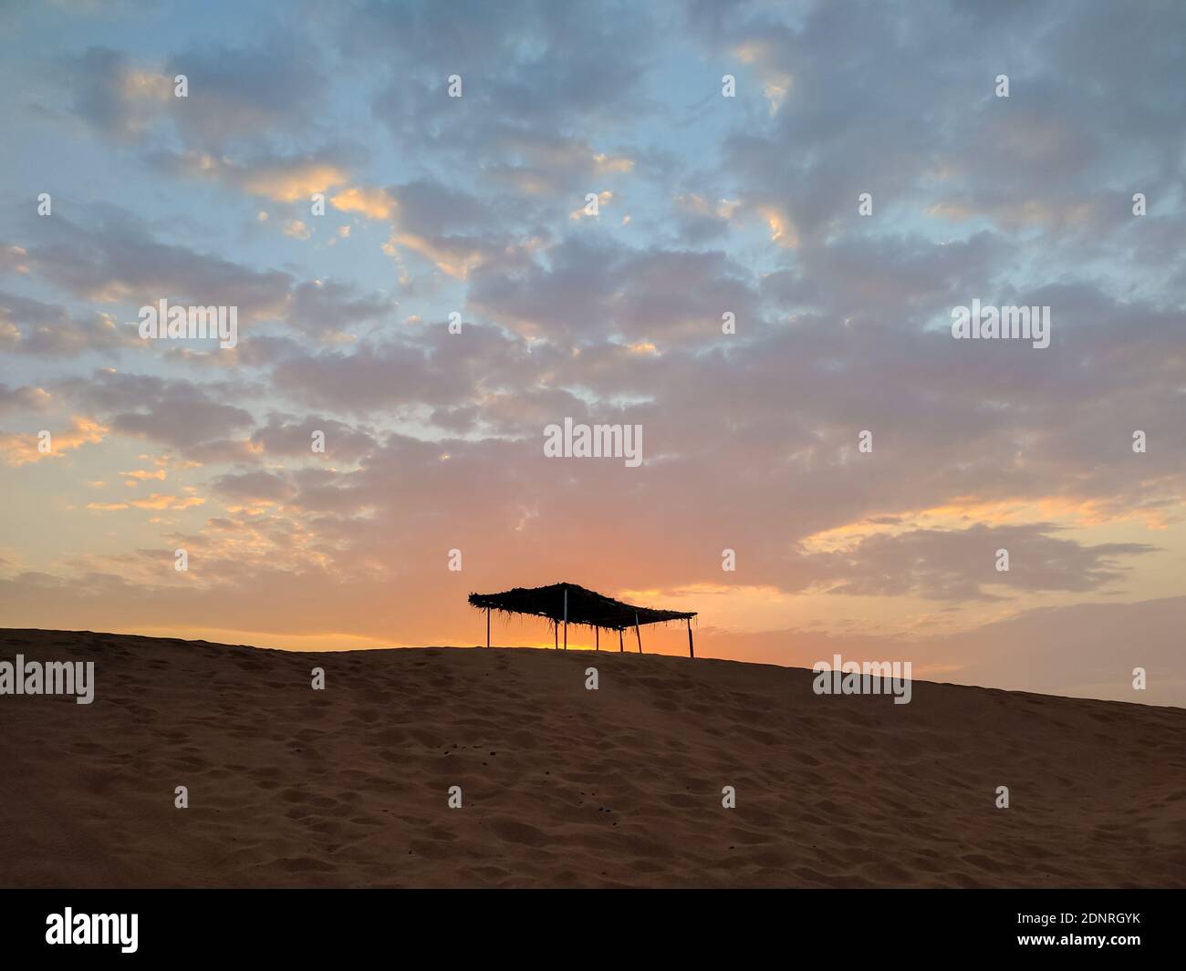 Sand shelter middle east hi-res stock photography and images - Alamy